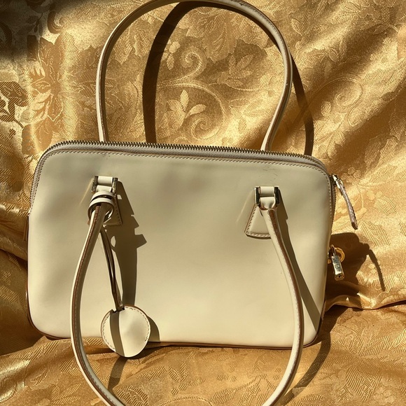 Salvatore Ferragamo | Bags | Ferragamo Cream Color Handbag With ...